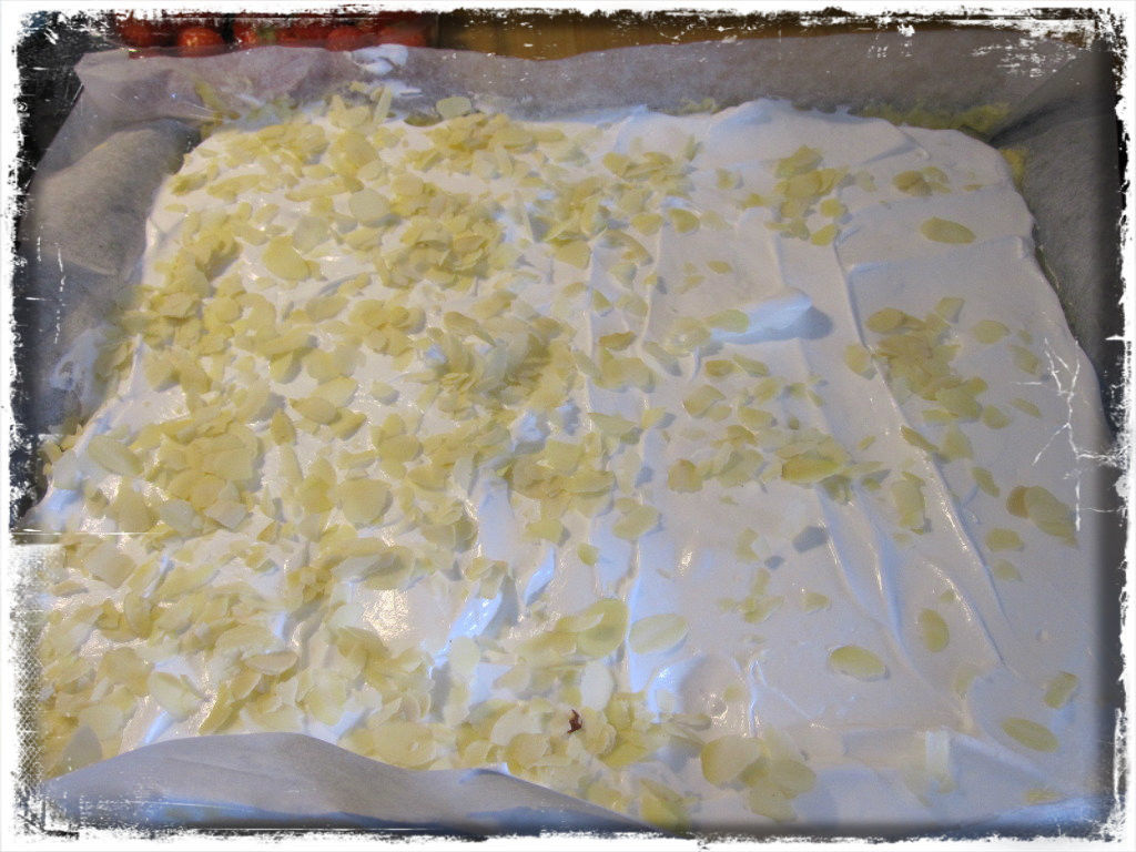 Britatorttu kerma- raejuustotäytellä - Resepti