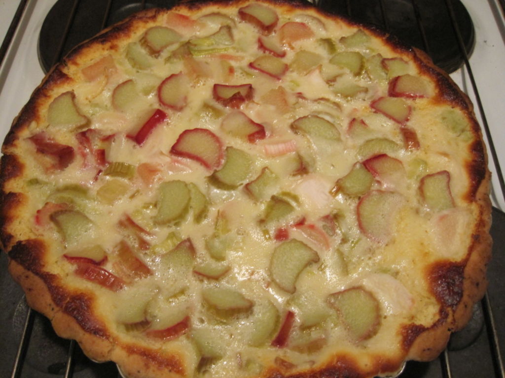 Raparperi-rahkapiirakka - Resepti