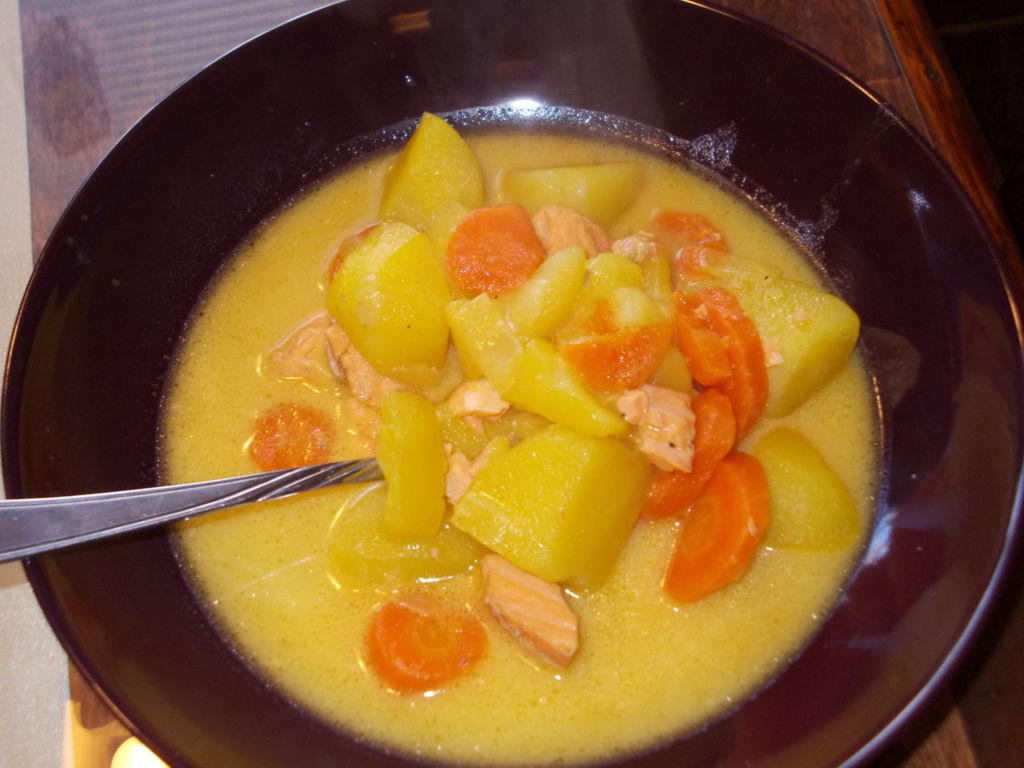 Kultainen lohikeitto - Resepti