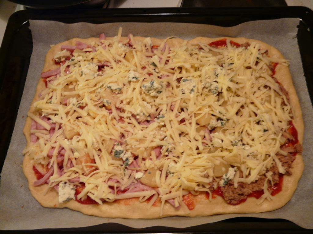 Äidin pizzapohja (pellillinen) - Resepti