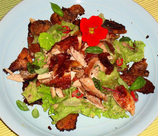 Rustiikkinen caesar-salaatti Jamien tyyliin - Resepti