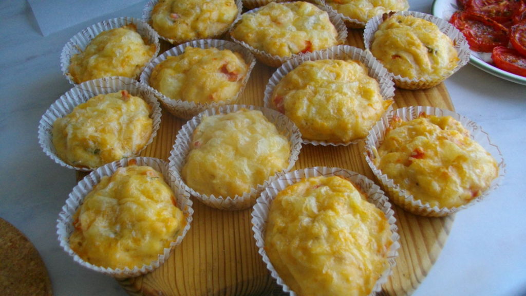 FetaTomaattiKuppiKakut -muffinit - Resepti