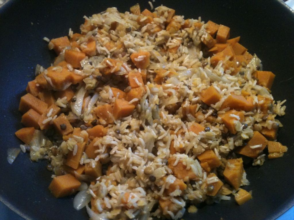 Kurpitsa-riisi-linssi-paella - Resepti