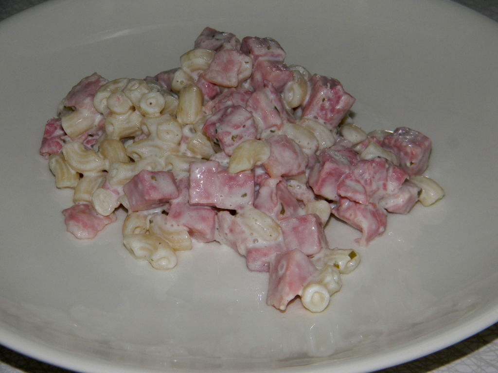 Helppo ja herkullinen kinkku-pekonipasta - Resepti