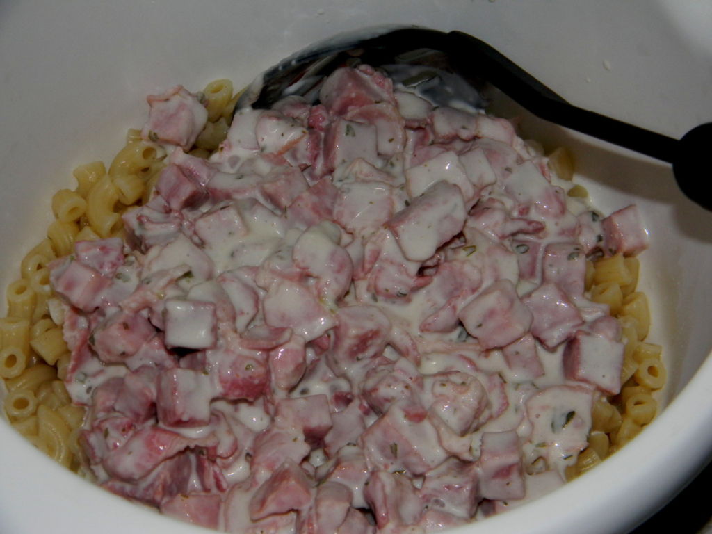 Helppo ja herkullinen kinkku-pekonipasta - Resepti