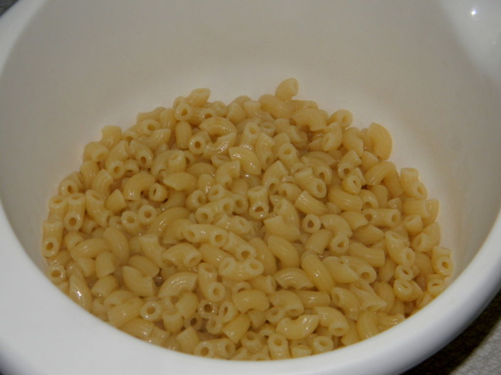 Helppo ja herkullinen kinkku-pekonipasta - Resepti