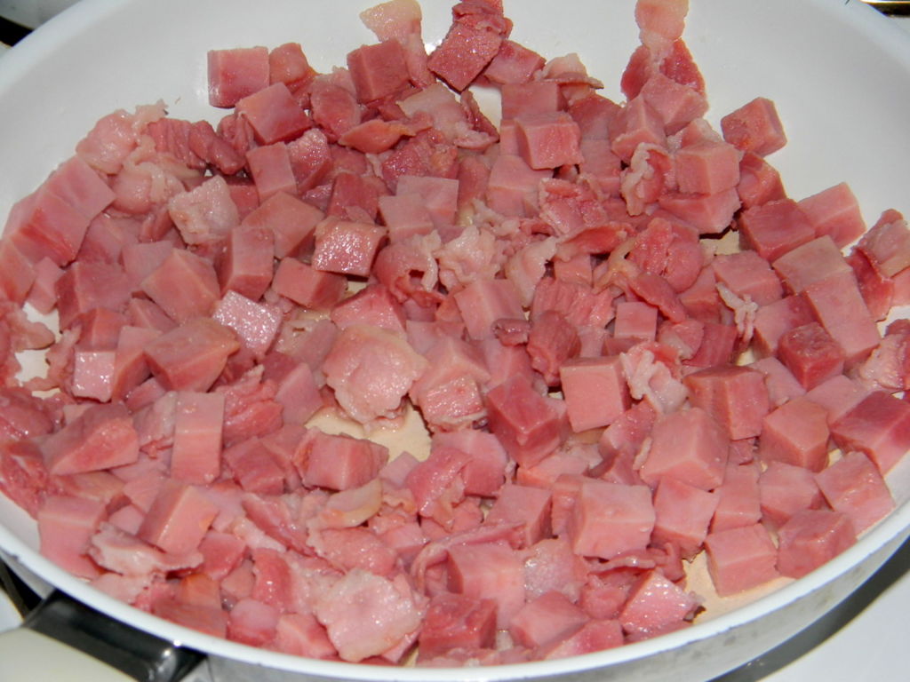 Helppo ja herkullinen kinkku-pekonipasta - Resepti