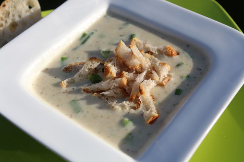 Valkosipulinen keitto - Resepti