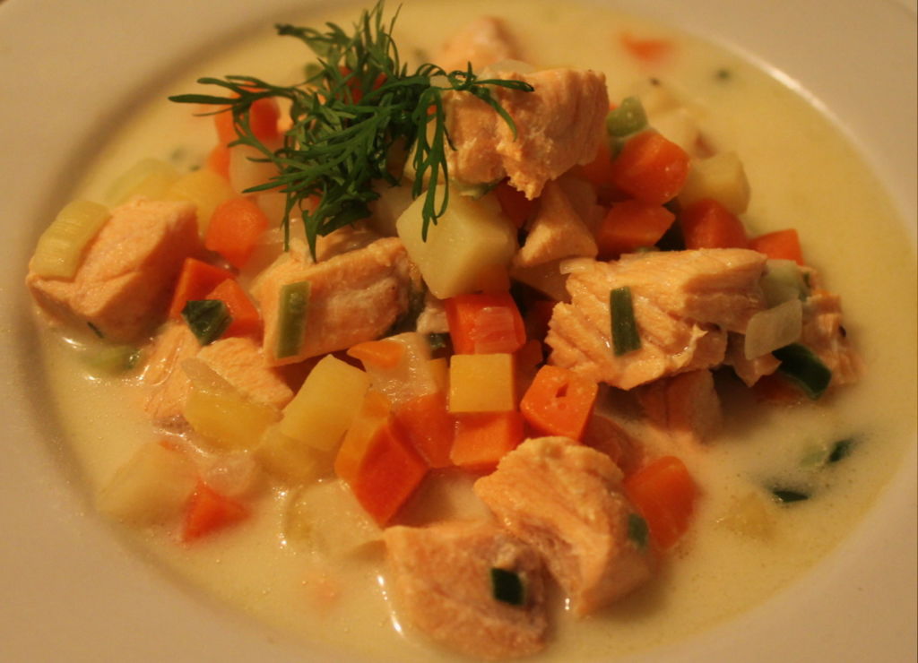 Kermainen lohikeitto - Resepti