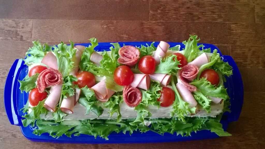 Kinkku-meetwursti voileipäkakku - Resepti