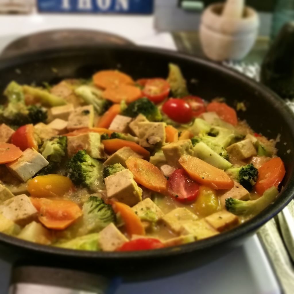 VietNAMilainen parsakaali-tofucurry - Resepti