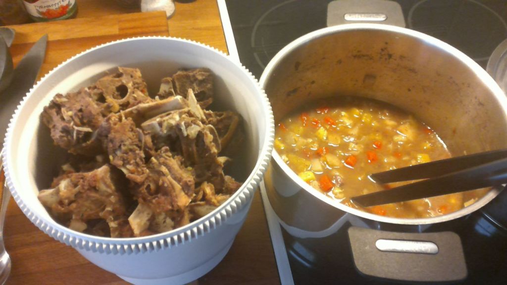 TÄYTELÄINEN LIHAKEITTO - Resepti