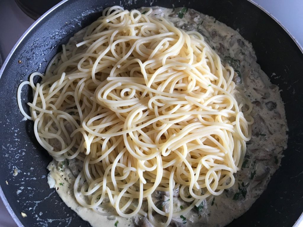 Spaghetti ai Fungi Pleurotus - Resepti