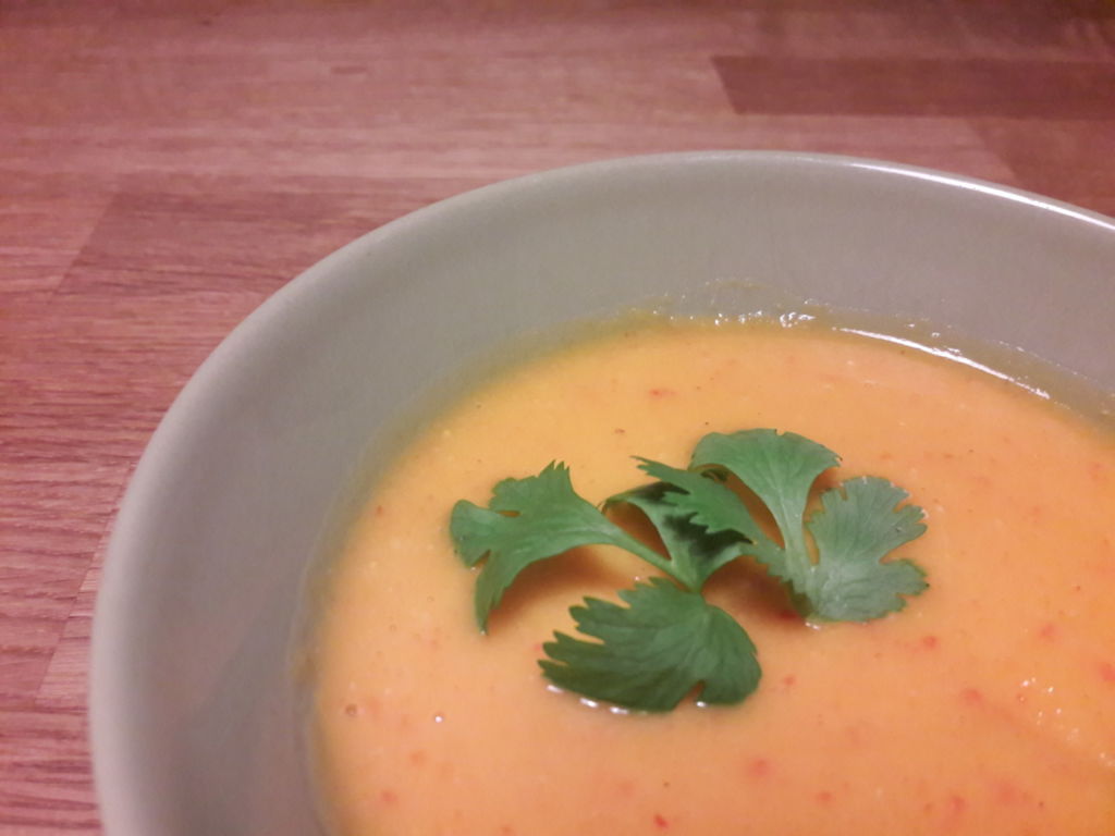 Bataatti-linssi-kookoskeitto - Resepti