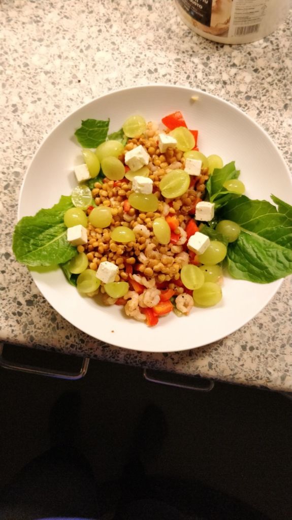 Lämmin katkarapu linssi salaatti - Resepti