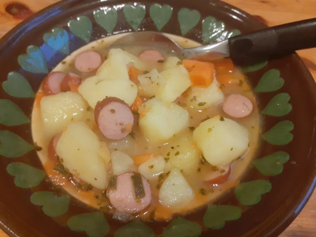 Helppo nakkikeitto - Resepti