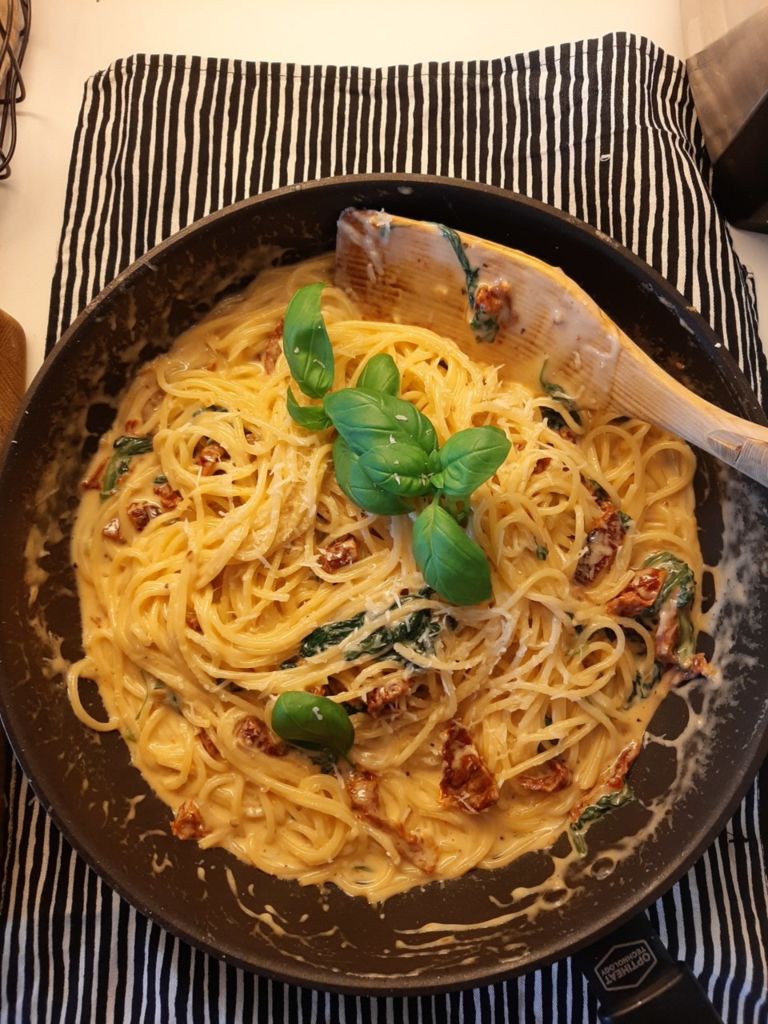 Juustoinen kasvispasta - Resepti