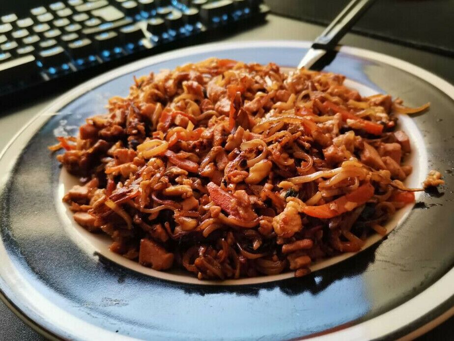 Paistetut nuudelit (mama, ym..) - Resepti