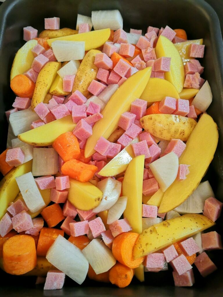 Kinkku-juurespaistos Hapankaalilla - Resepti